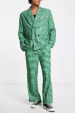 Moda masculina dos anos 80: 11 estilos icônicos que você pode usar hoje